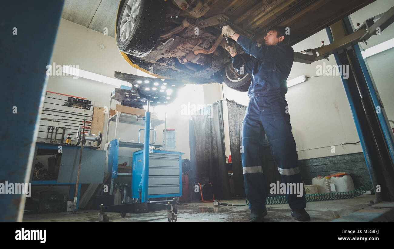 Mechanic checks car wide hi-res stock photography and images - Alamy