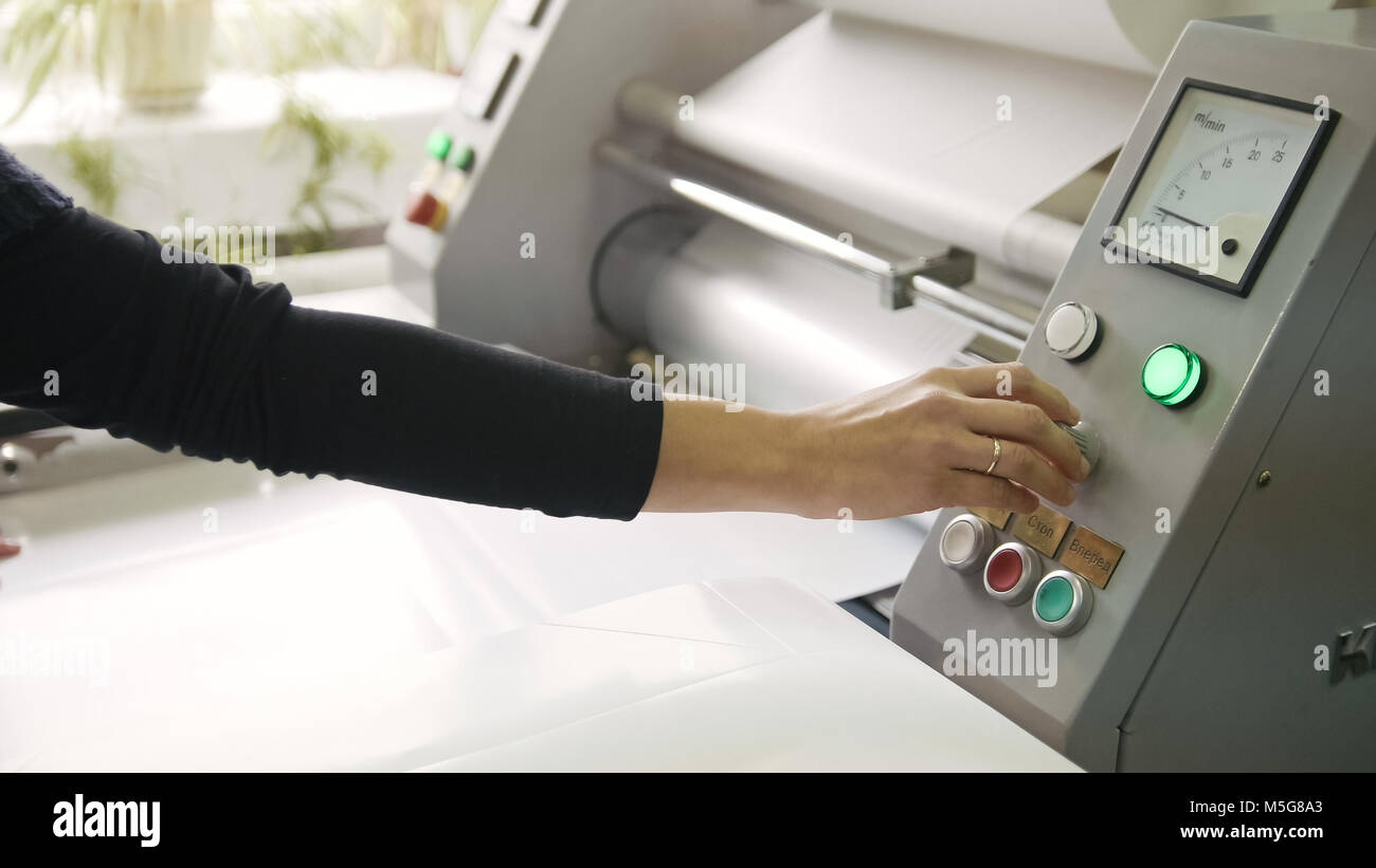 Polygraph hand hi-res stock photography and images - Alamy