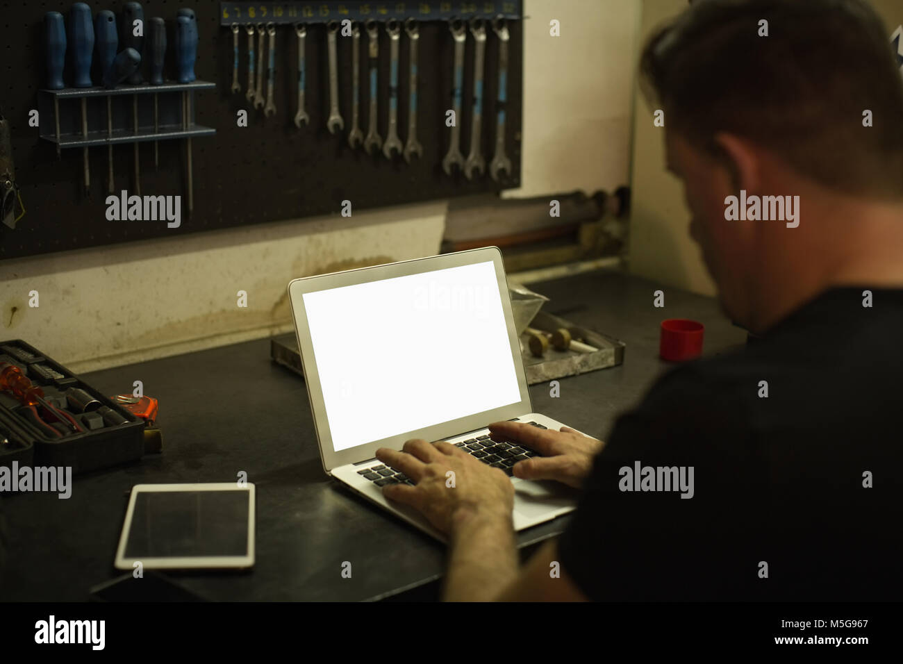 Mechanic using tablet in hi-res stock photography and images - Alamy