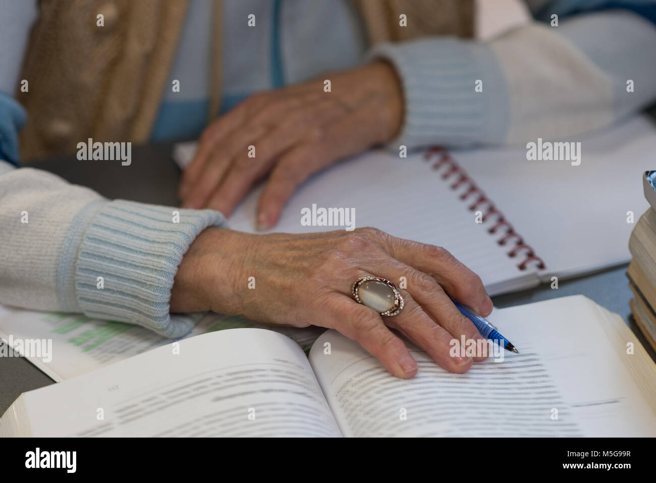 Elderly woman writing hi-res stock photography and images - Alamy