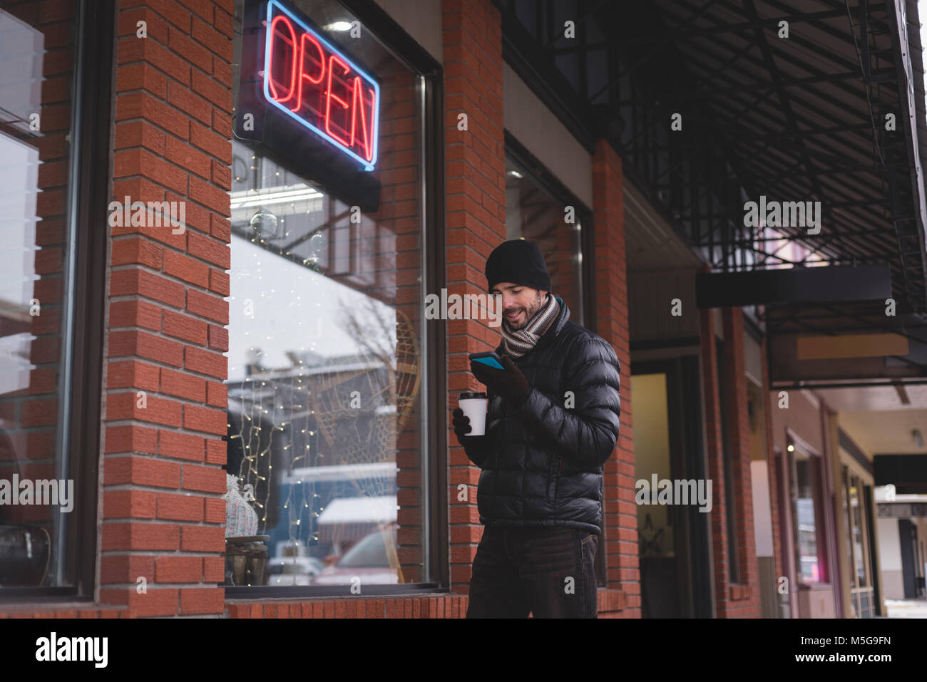 Mobile phone shop display hi-res stock photography and images - Alamy