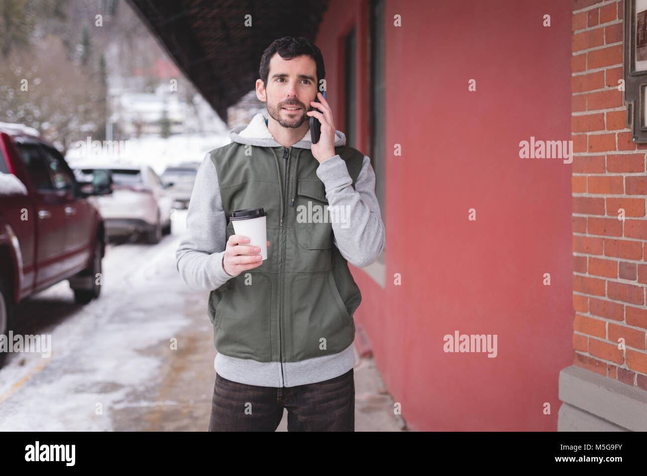 Man talking on mobile phone outside the shop Stock Photo - Alamy