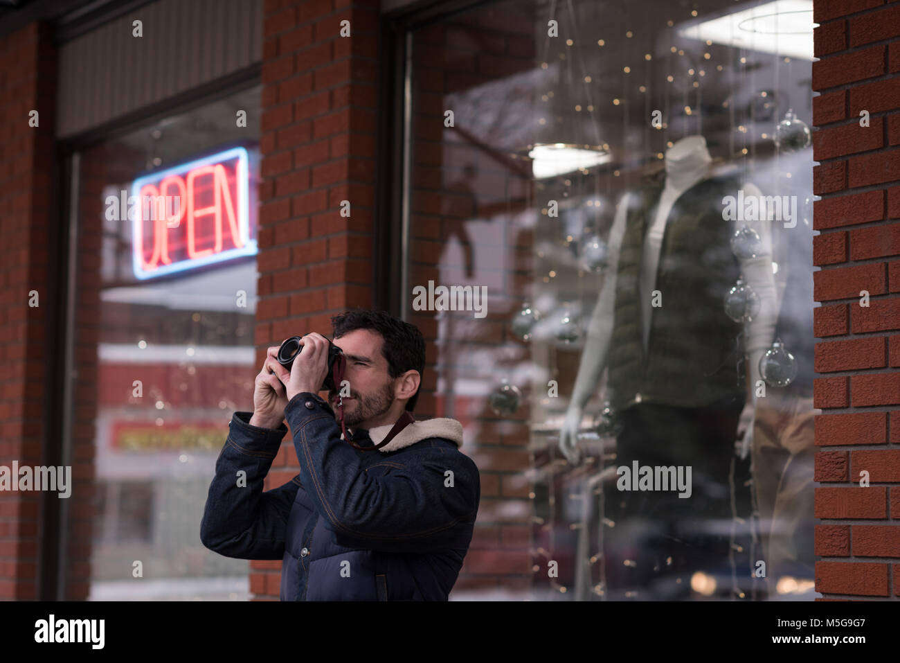 Man clicking photo with digital camera Stock Photo - Alamy