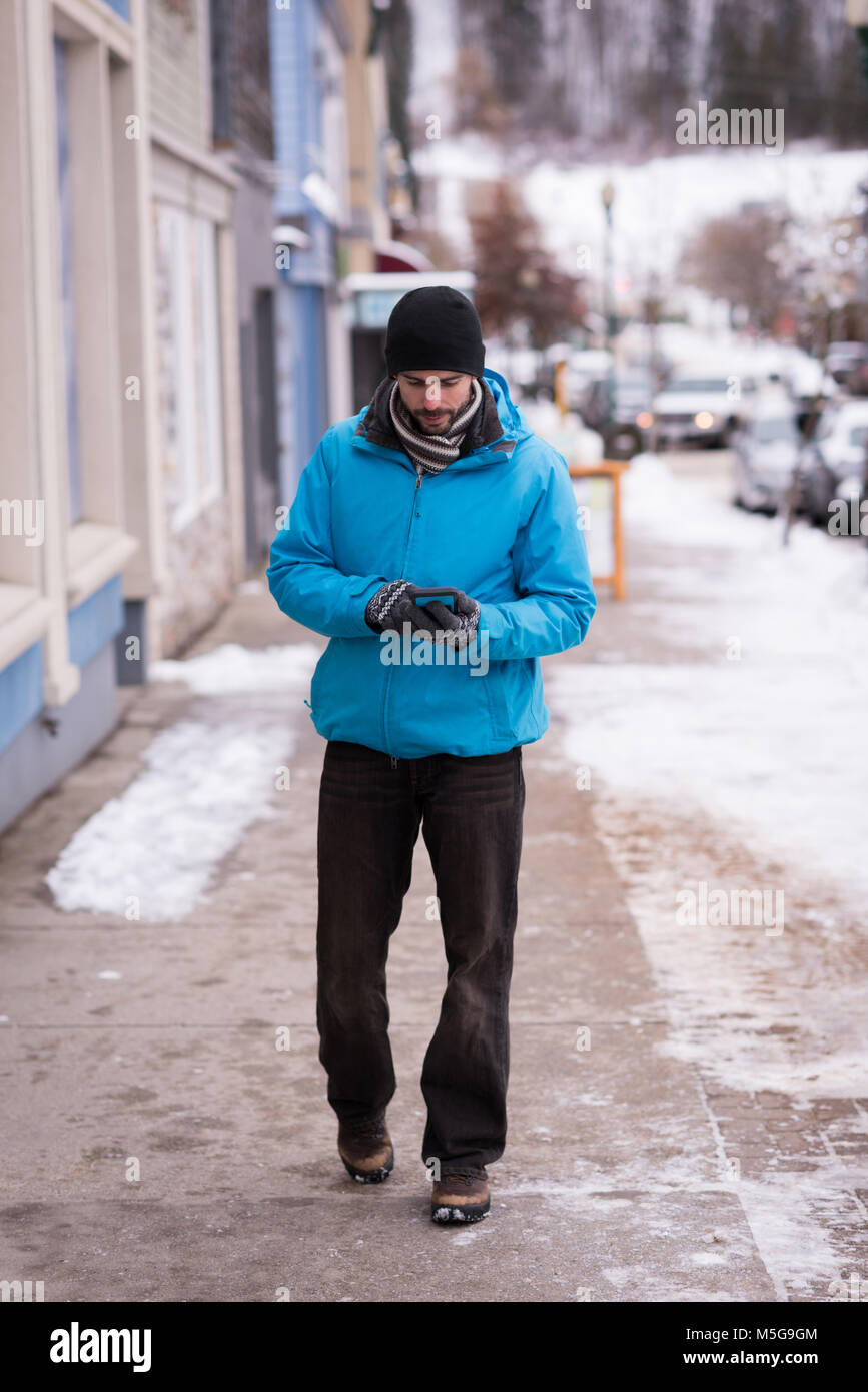 Man walking and using mobile phone hi-res stock photography and images ...
