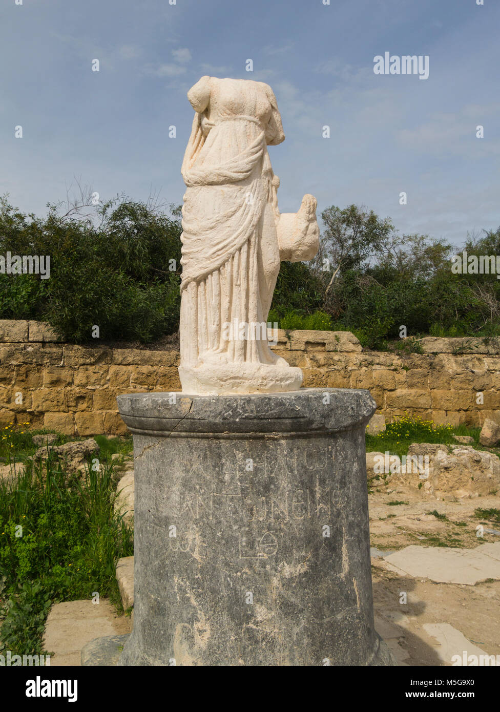 One of headless statues hi-res stock photography and images - Alamy