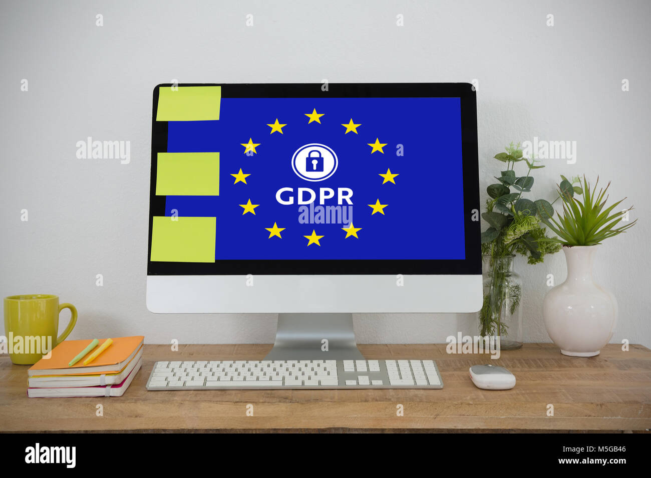 Computer on desk sticky notes hi-res stock photography and images - Alamy