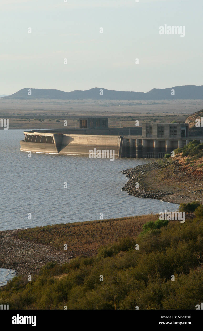 Gariep Dam on the Orange River near the town of Norvalspont bordering ...