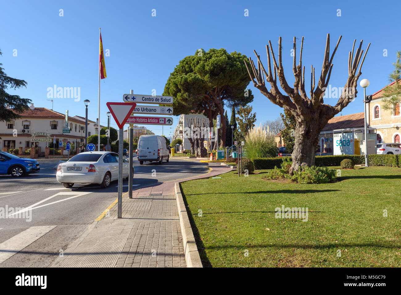 Europe roundabout sign hi-res stock photography and images - Alamy