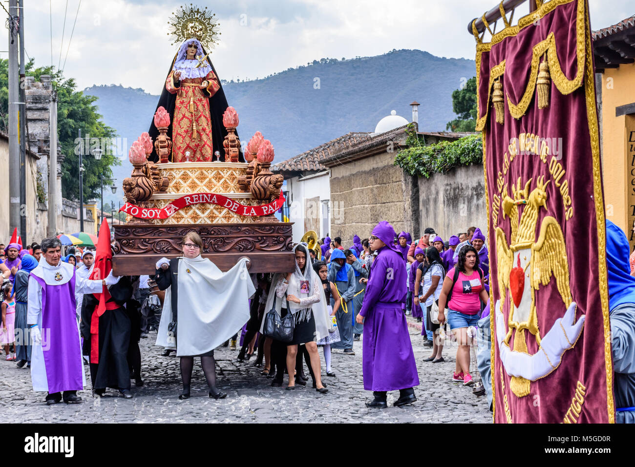 Mother mary statue procession hi-res stock photography and images - Alamy