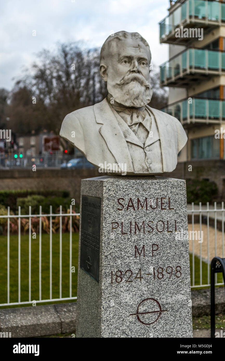 Plimsoll line markings hi-res stock photography and images - Alamy