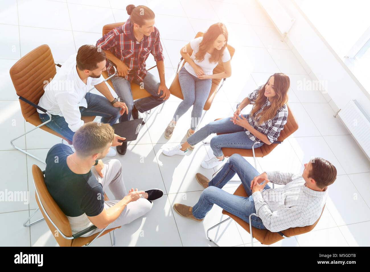 group of employees a lesson on team building Stock Photo - Alamy