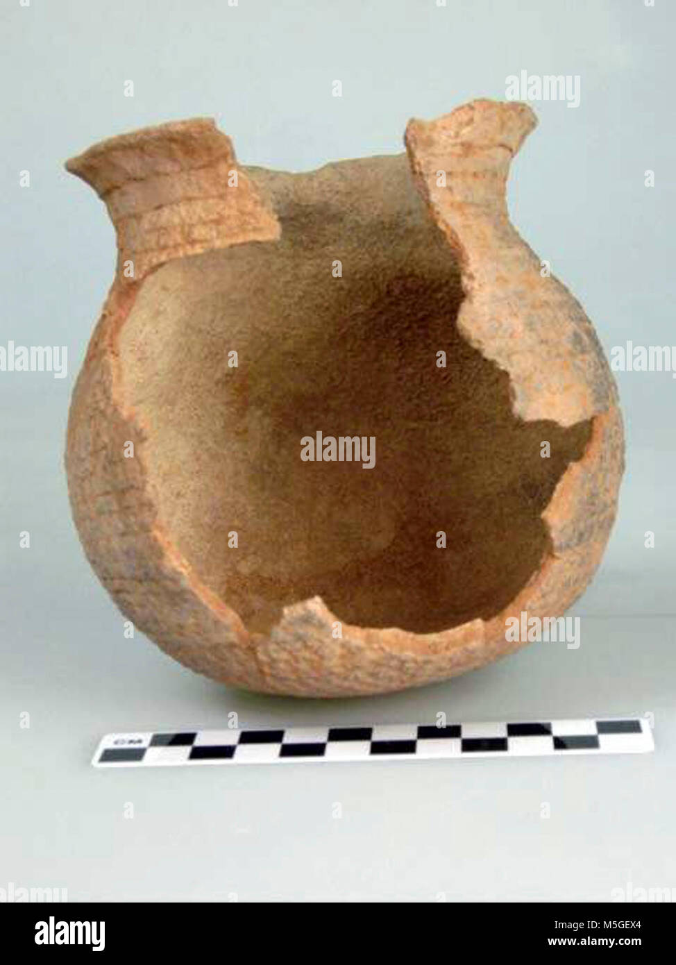 Corrugated pottery hi-res stock photography and images - Alamy