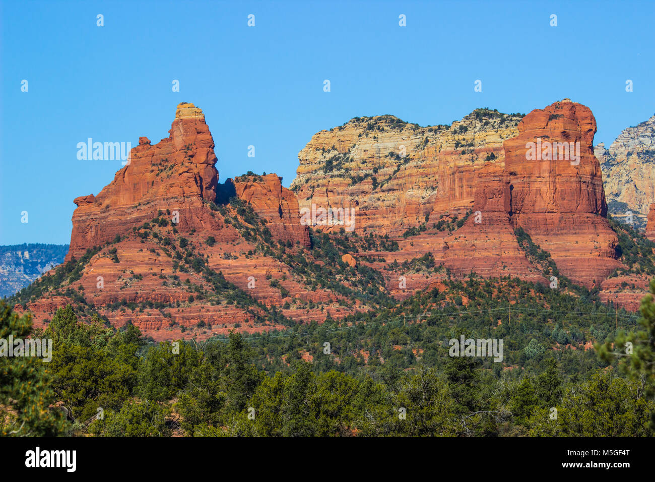 Jagged Cliffs On Red Rock Mountains In Arizona Stock Photo - Alamy