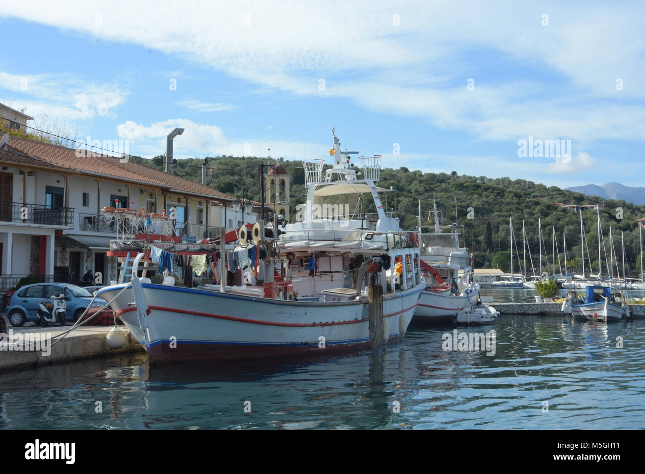Small water vessels hi-res stock photography and images - Alamy