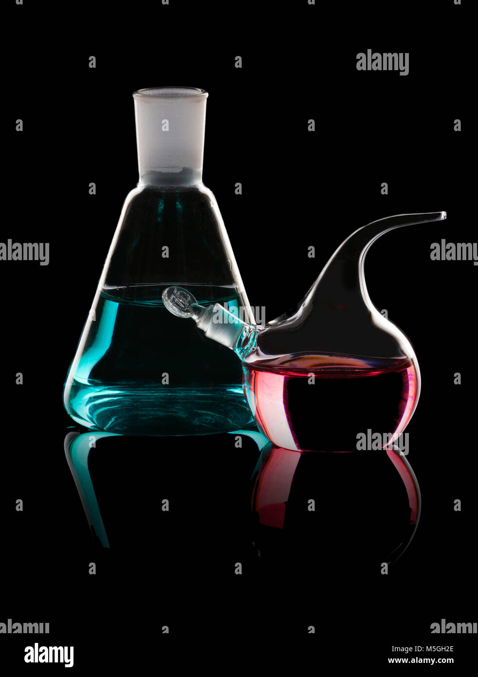 Retort flask hi-res stock photography and images - Alamy