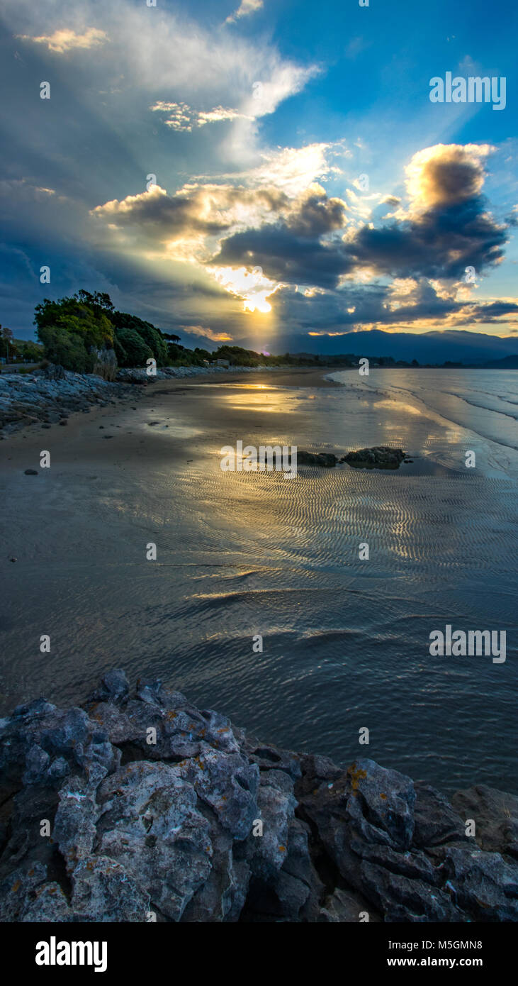 Pohara beach sunset New Zealand Stock Photo - Alamy