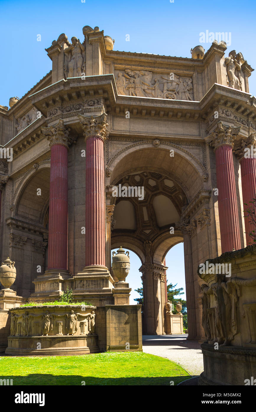 Palace of fine arts sculpture hi-res stock photography and images - Alamy