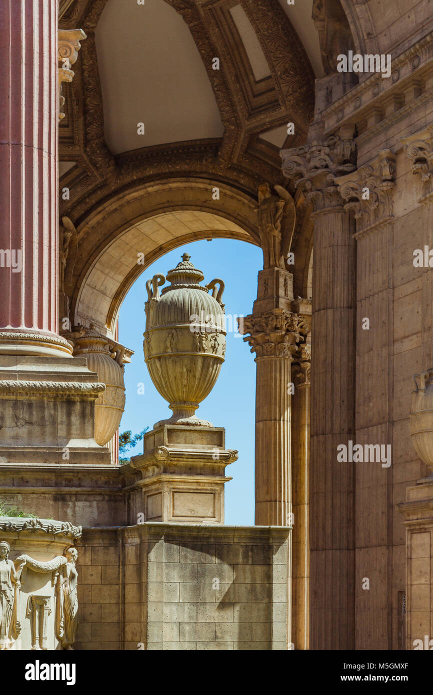 Golden amphora hi-res stock photography and images - Alamy