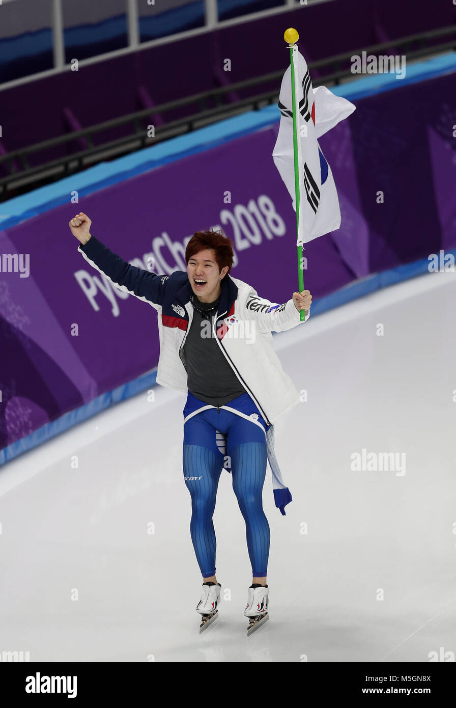 Korea's Tae-Yun Kim celebrates his bronze medal in the Men's 1000m ...