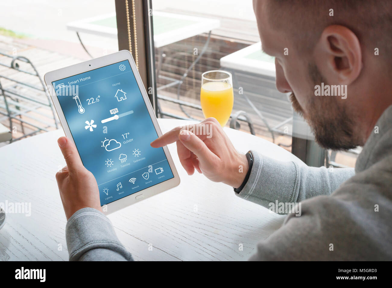 Smart home hi-res stock photography and images - Alamy