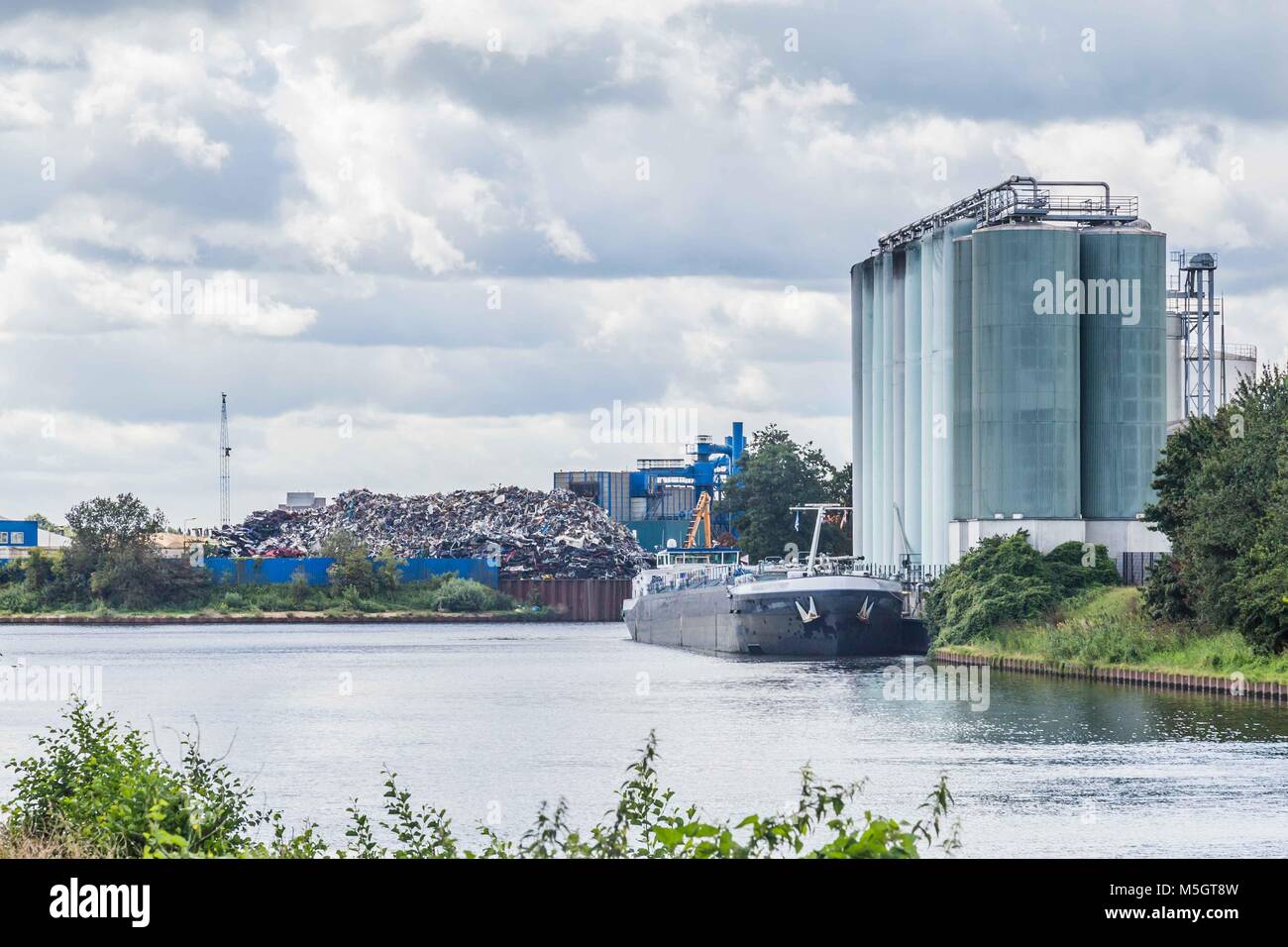 Container transhipment facility hi-res stock photography and images - Alamy