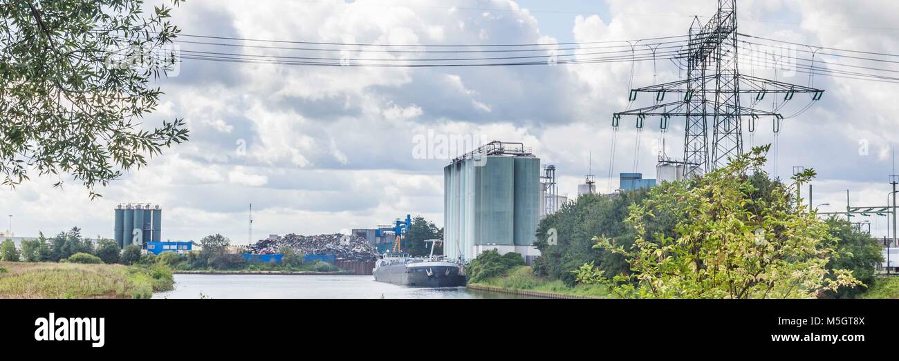Container transhipment facility hi-res stock photography and images - Alamy