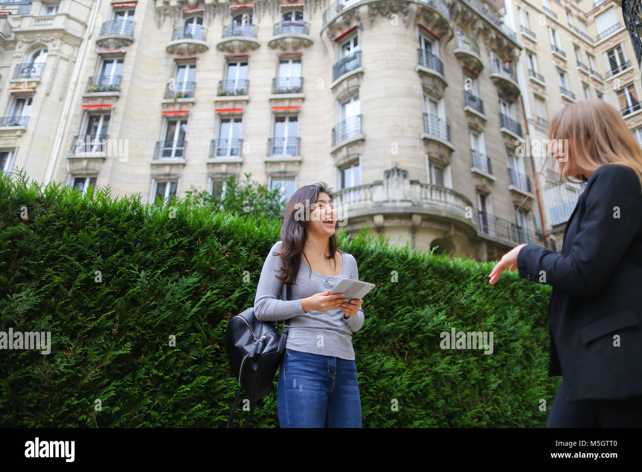 Women students shaking hands hi-res stock photography and images - Alamy