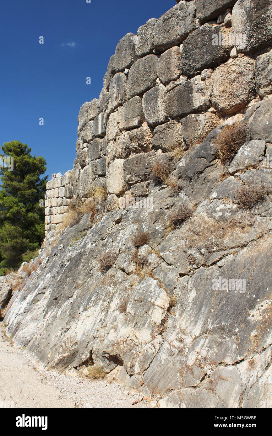 Masonry perimeter wall hi-res stock photography and images - Alamy