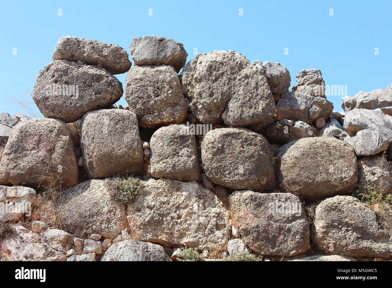 Masonry perimeter wall hi-res stock photography and images - Alamy