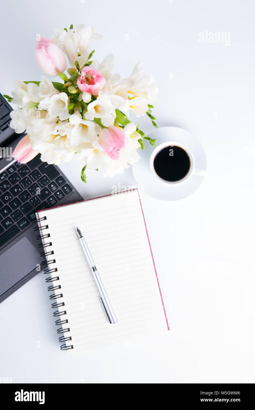 Top down desk hi-res stock photography and images - Alamy