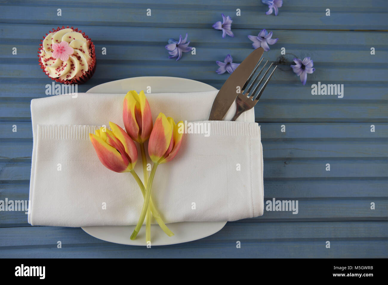 Place setting spring hi-res stock photography and images - Alamy
