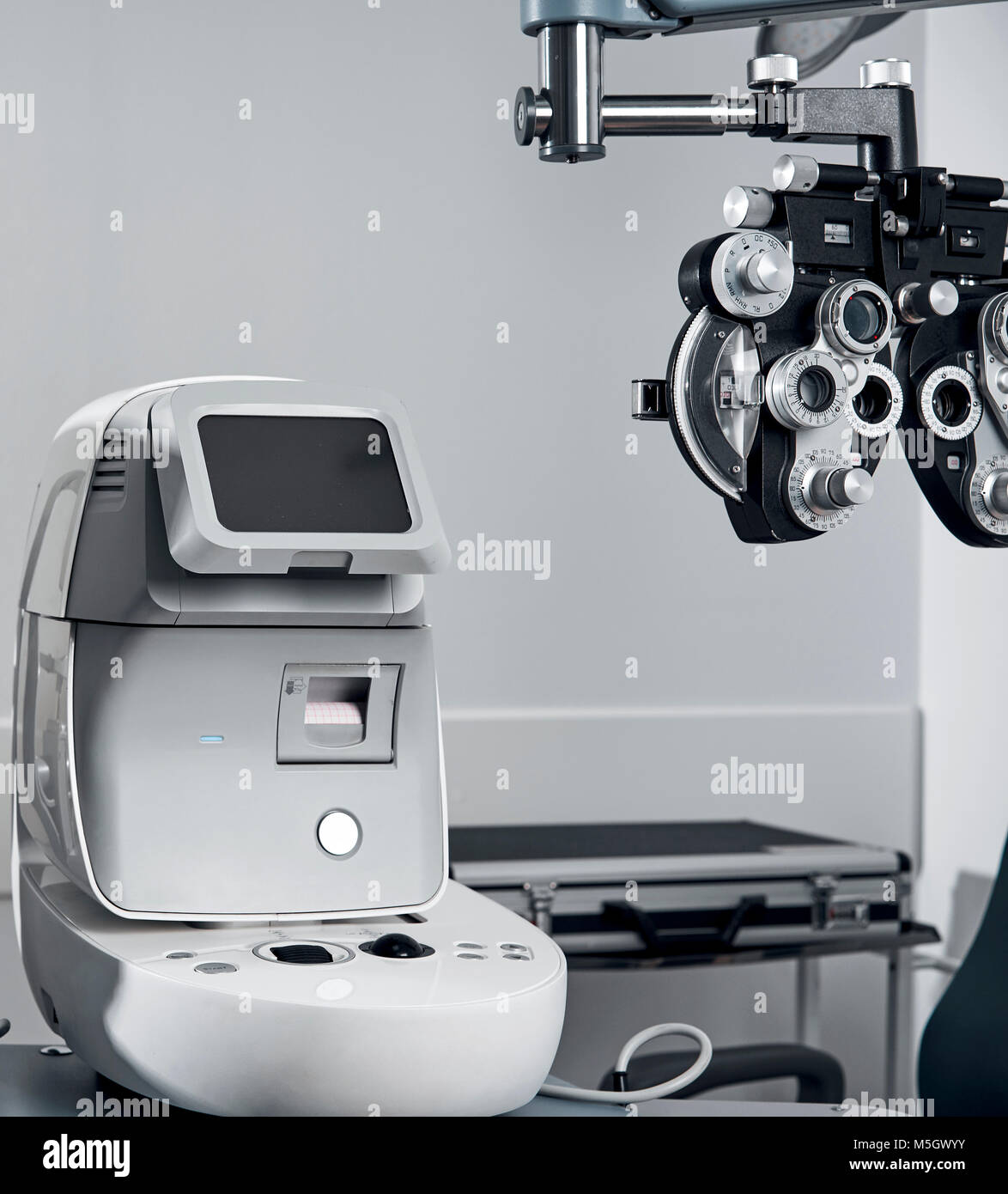 man checks his vision on the machine Stock Photo - Alamy