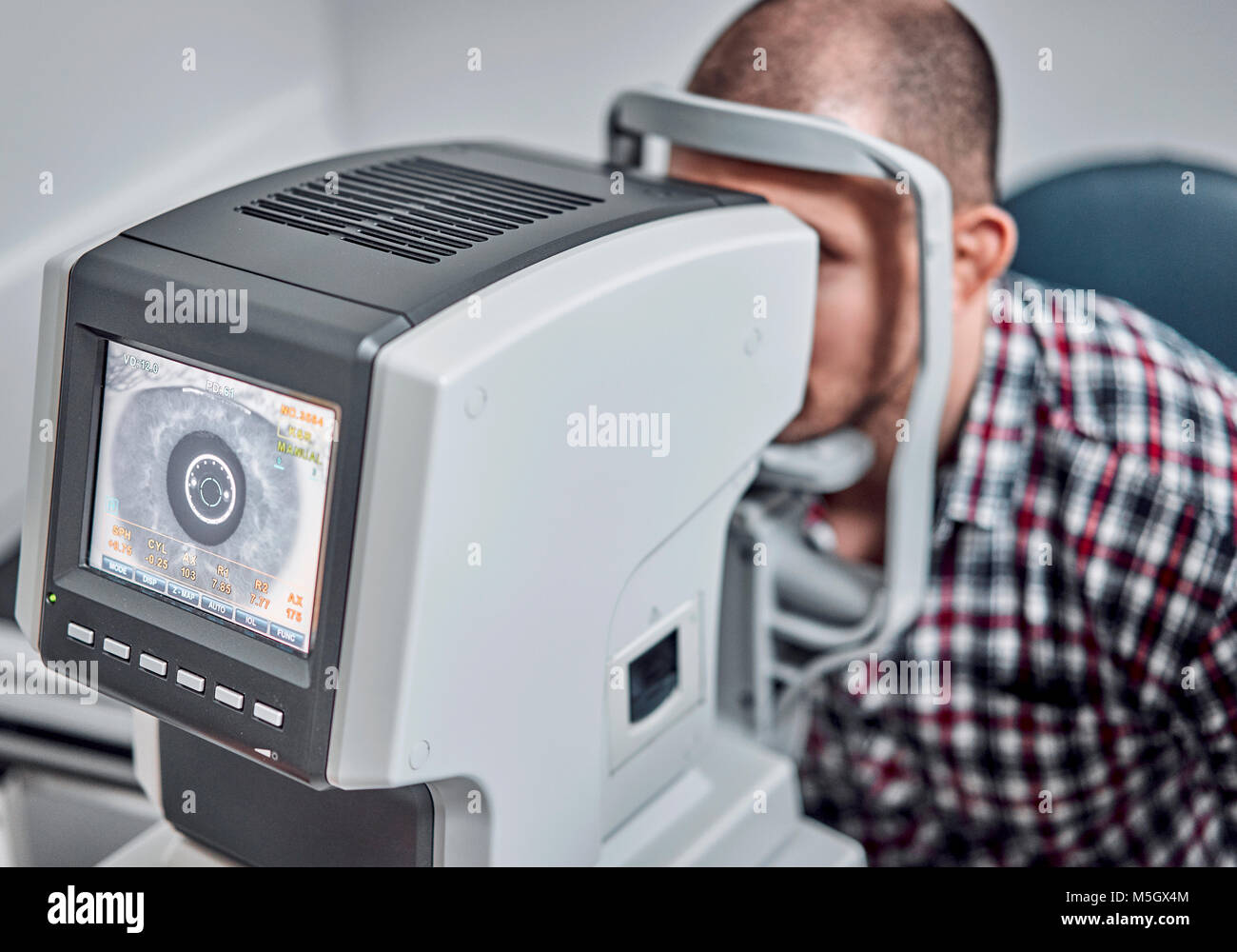 man checks his vision on the machine Stock Photo - Alamy