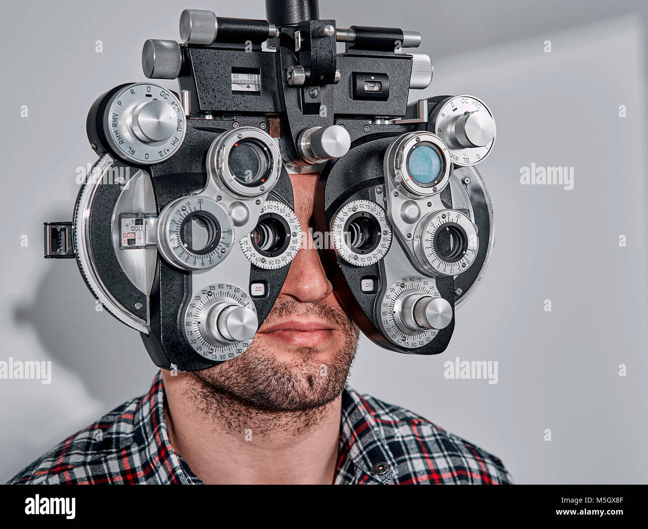 Vision test machine hi-res stock photography and images - Alamy