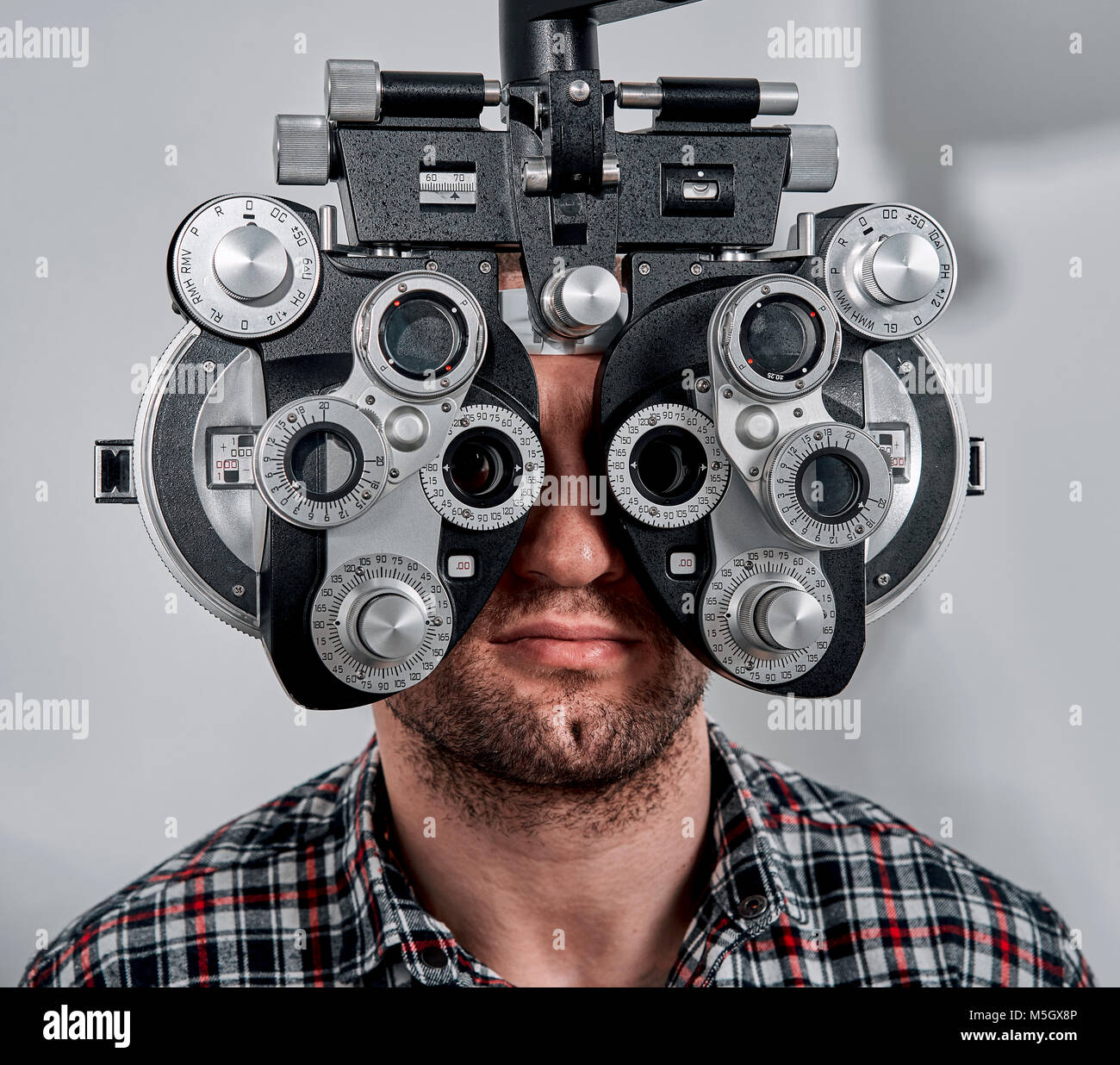 Vision test machine hi-res stock photography and images - Alamy