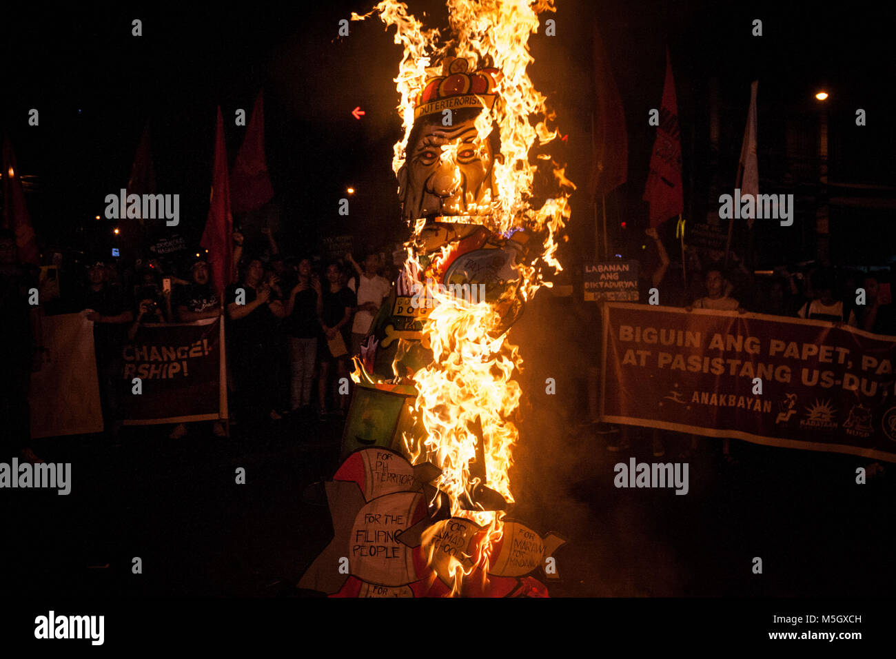 Manila, Philippines. 23rd Feb, 2018. Protesters burn an effigy of ...