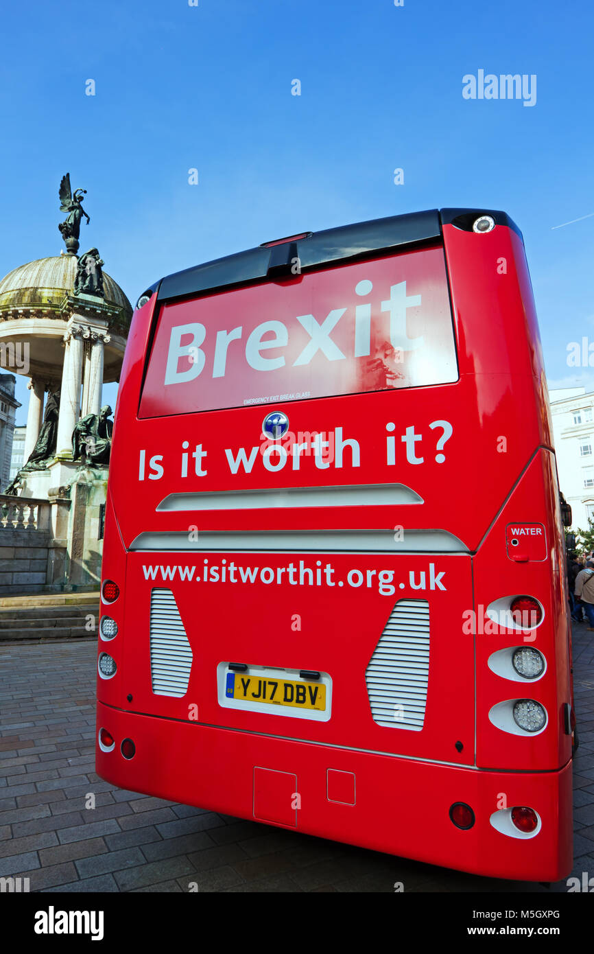 Red campaign bus hi-res stock photography and images - Alamy
