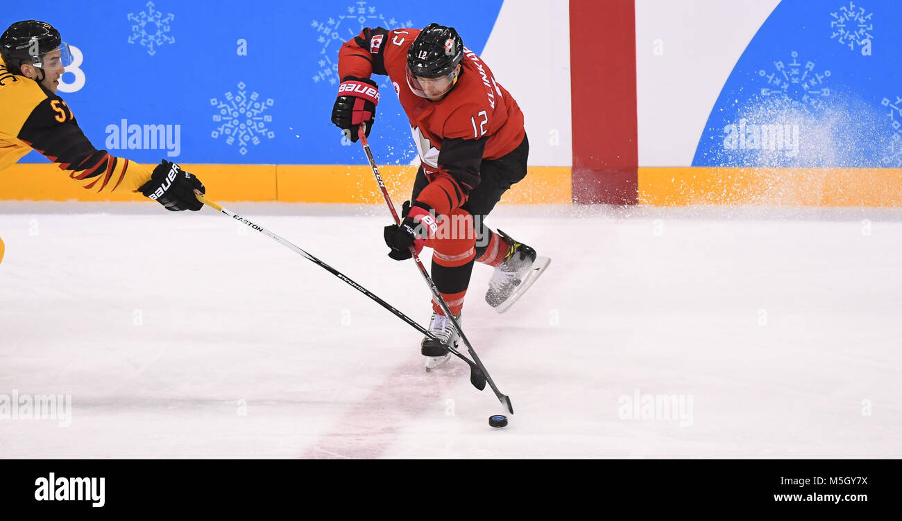 Pyeongchang, South Korea. 23rd Feb, 2018. Rob Klinkhammer (R) of Canada ...