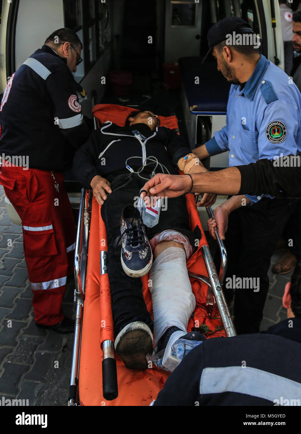 Gaza, Gaza Strip, Palestinian Territory. 23rd Feb, 2018. An injured ...