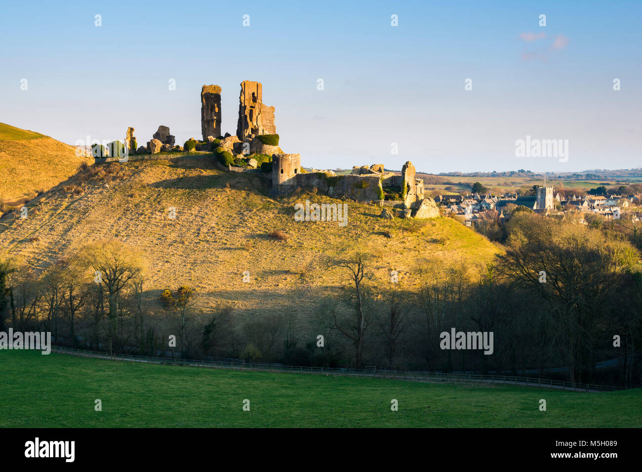 Corfe Castle, Dorset, UK. 23rd February 2018. UK Weather. Late ...
