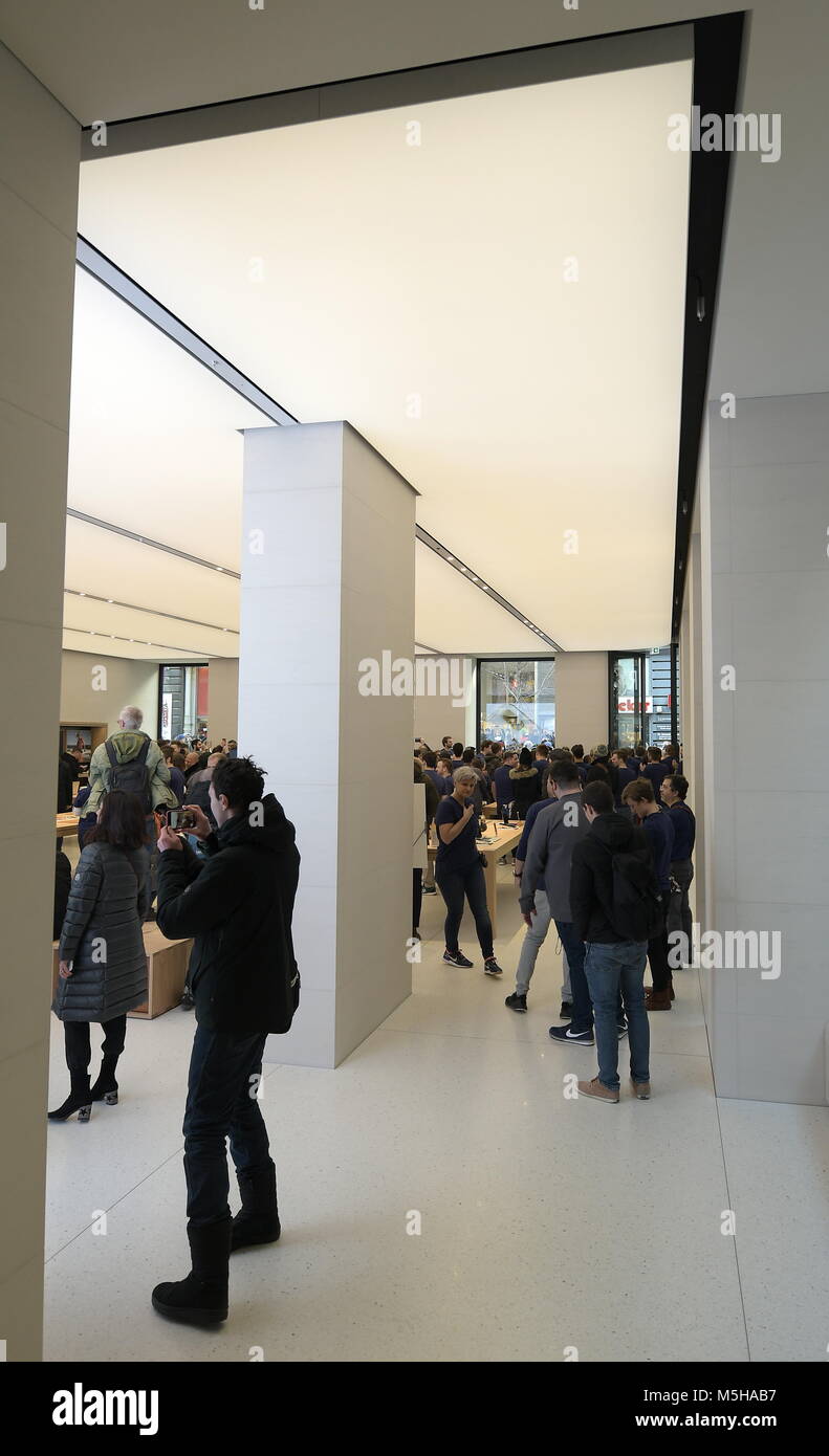 Newly opened shop hi-res stock photography and images - Alamy