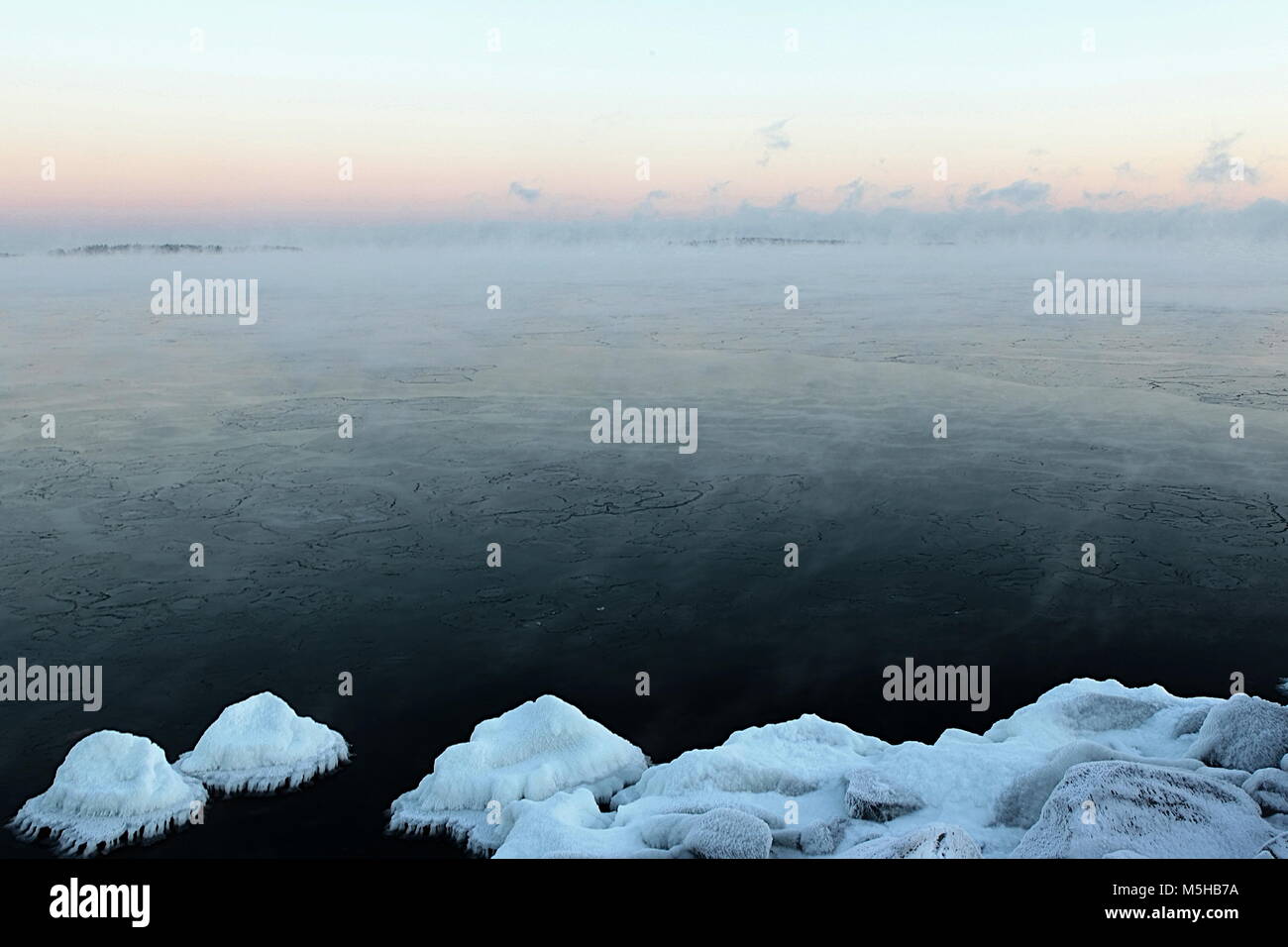 Freezing water hi-res stock photography and images - Alamy