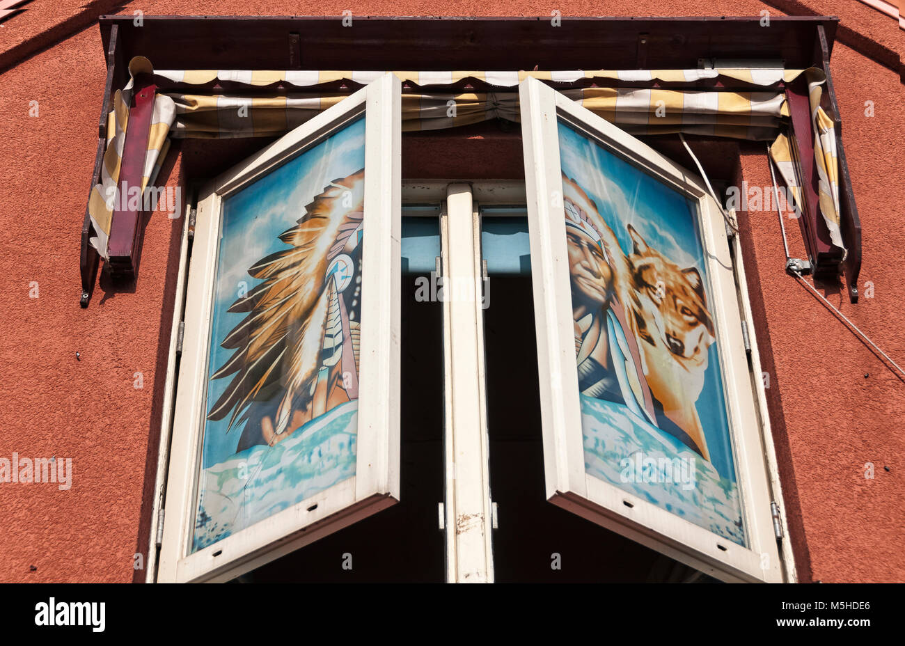 Native american house design hi-res stock photography and images - Alamy