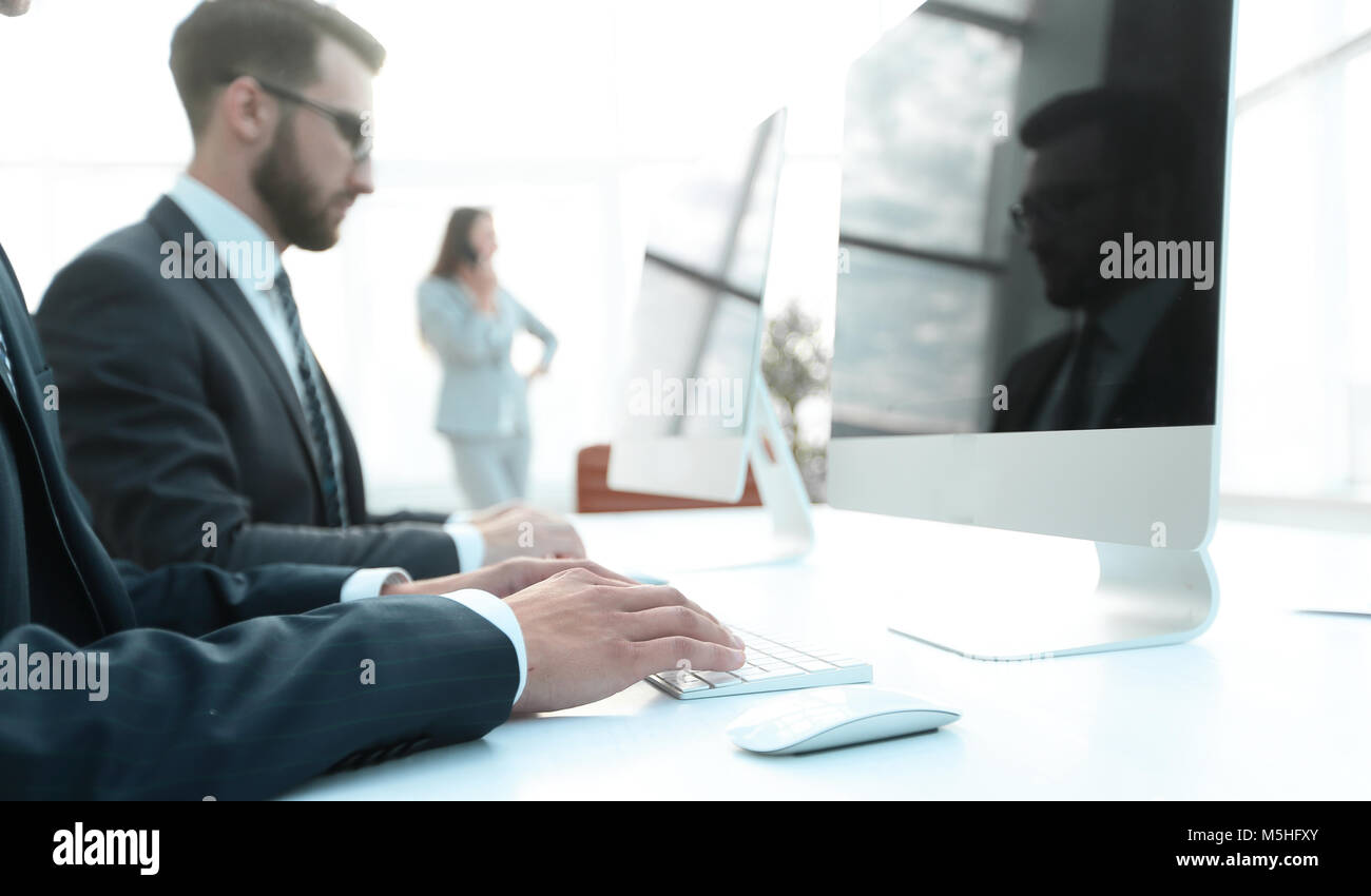 employees working on computers Stock Photo - Alamy