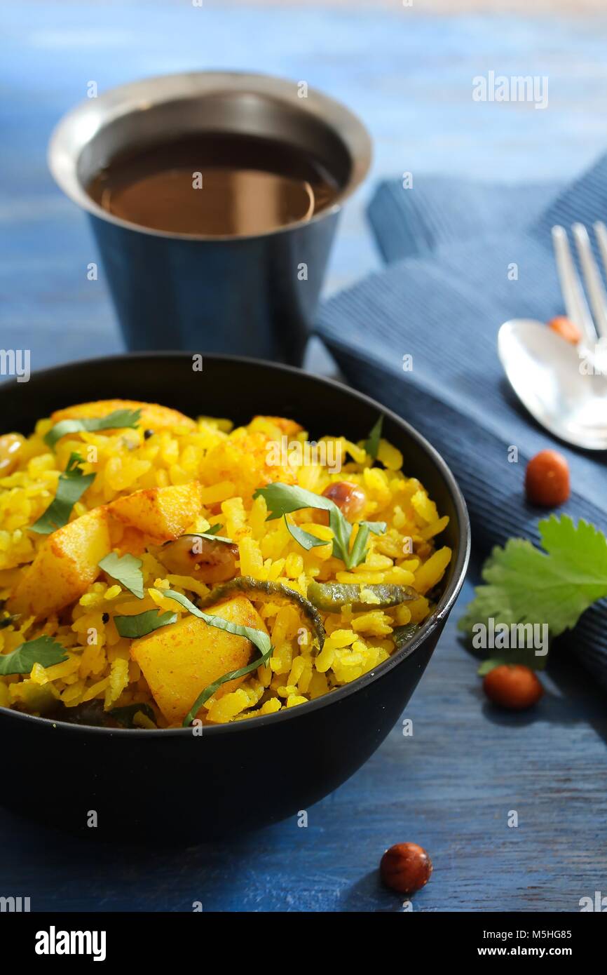 Batata Poha / Indian breakfast with potatoes and flattened rice ...
