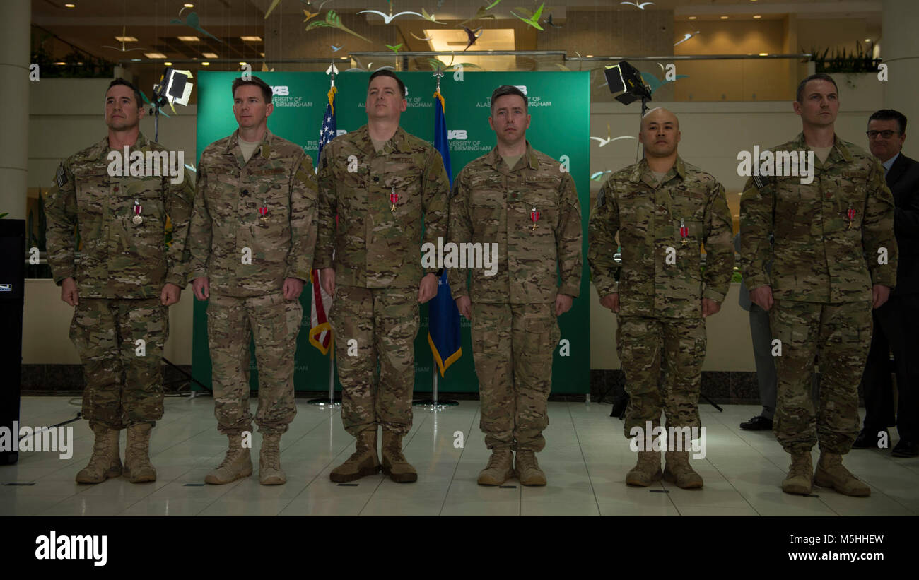 Special operations surgical team hi-res stock photography and images ...