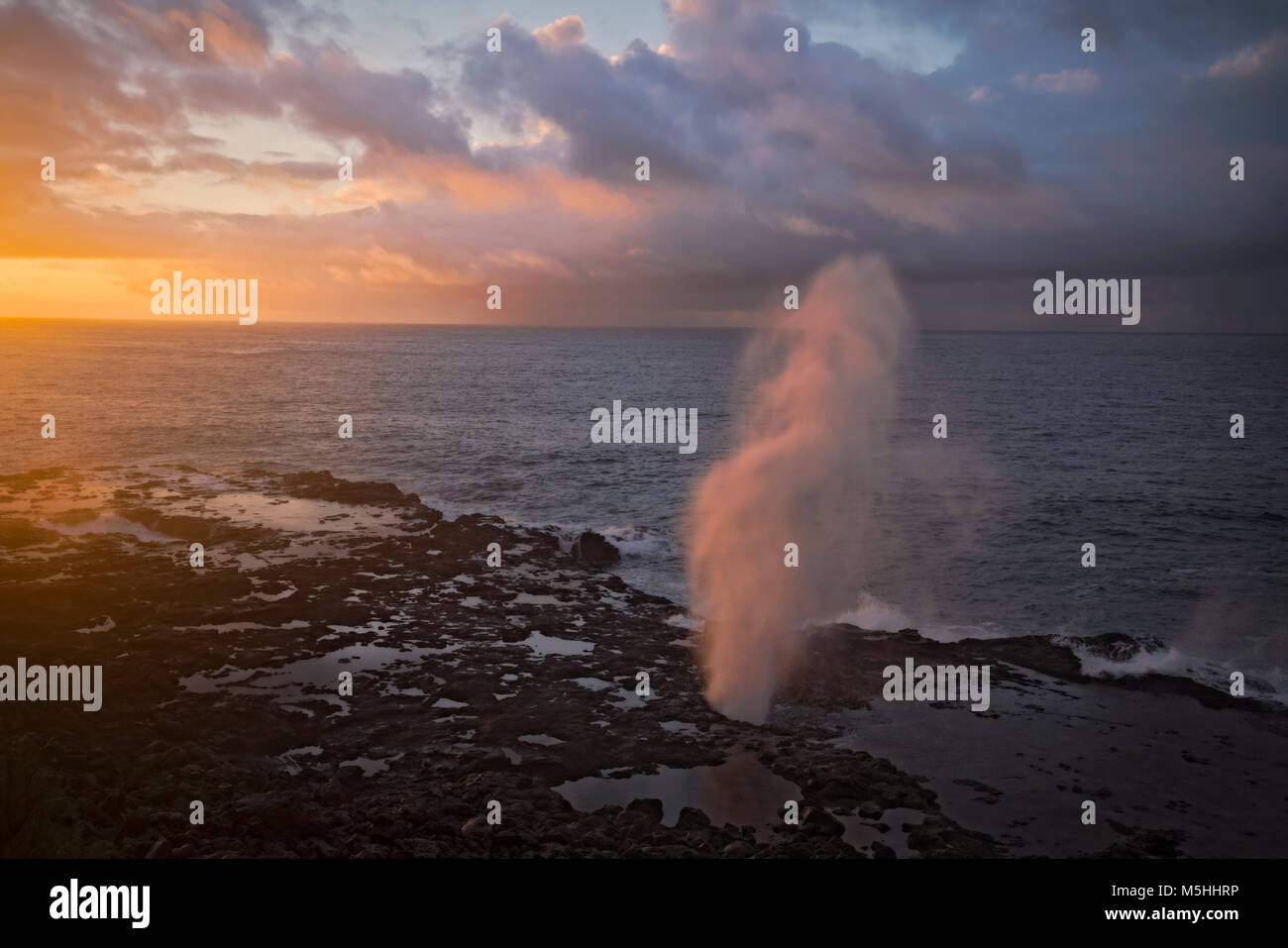 Hawaii spouting horn ocean hi-res stock photography and images - Alamy