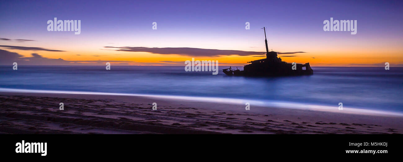 MV Sygna Wreck, Stockton Beach, NSW Stock Photo - Alamy