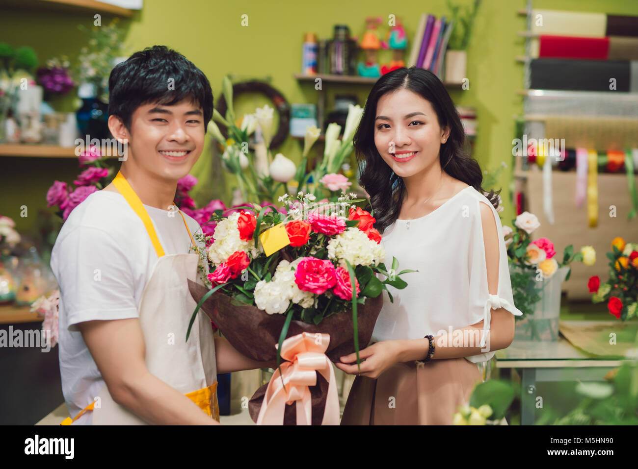 Offering flowers hi-res stock photography and images - Alamy