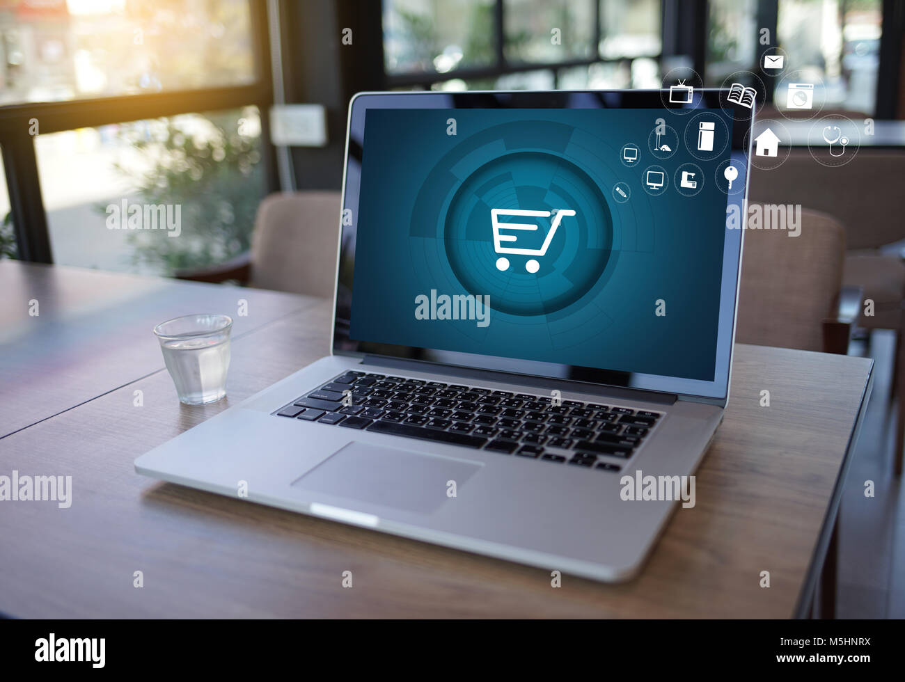 Business people use Technology Ecommerce Internet Global Marketing ...